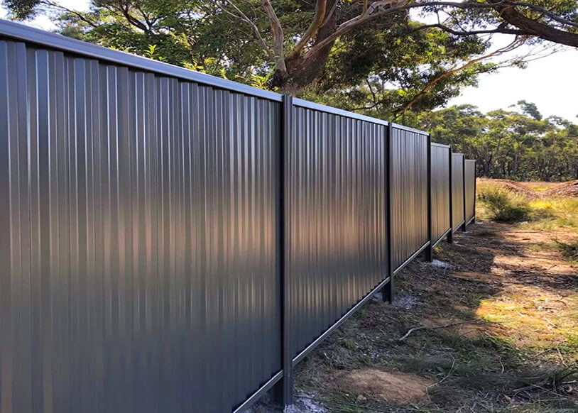Timber Paling | Farm Fencing | Colorbond - Zinlow Group